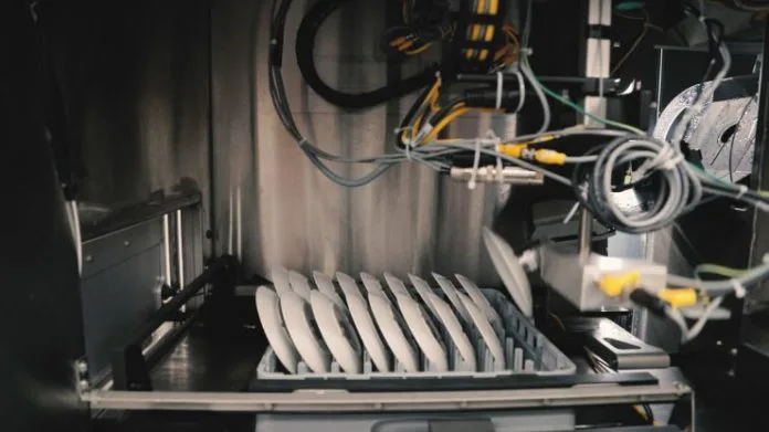 Robotic Dishwasher in for Restaurants