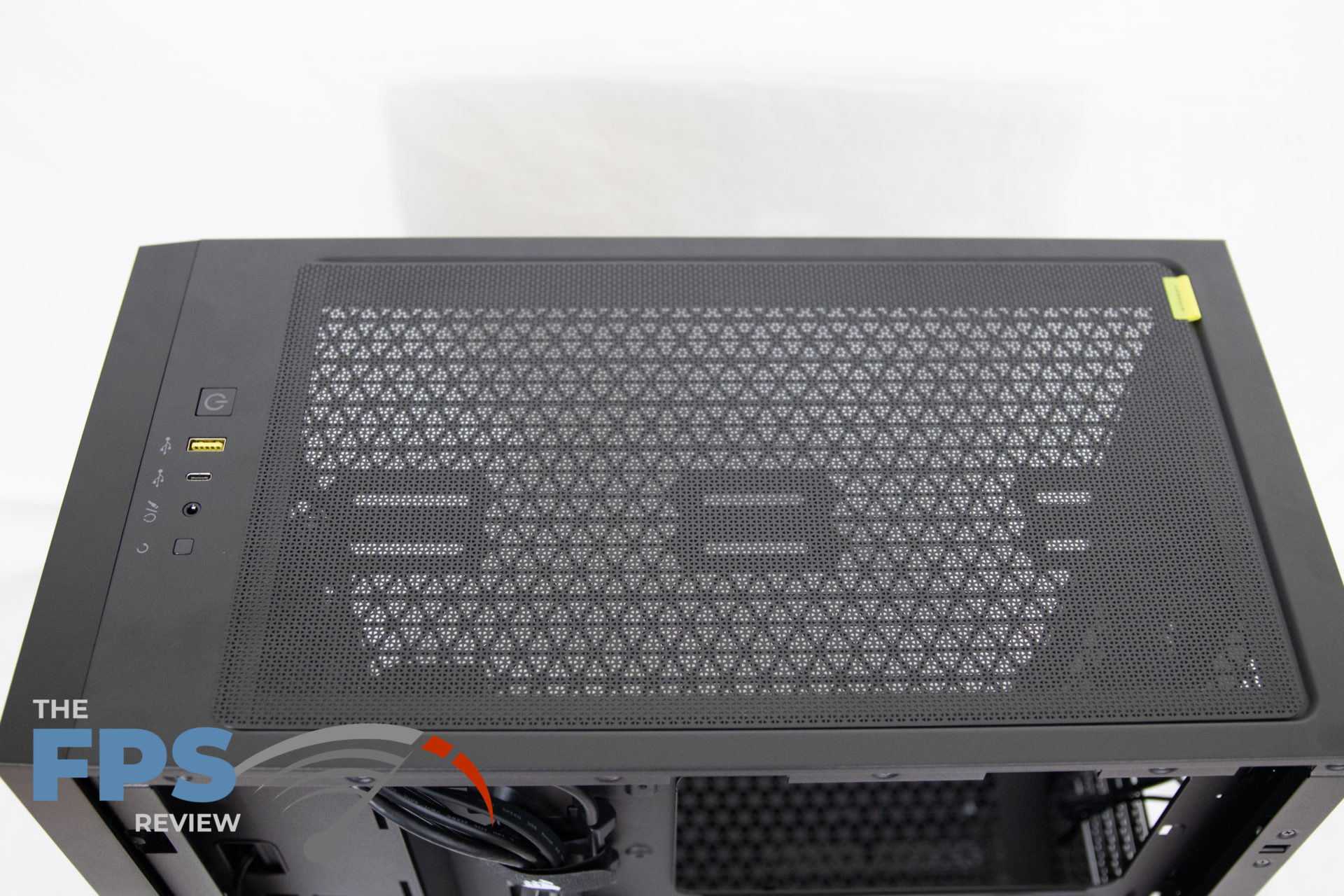 CORSAIR 4000D Tempered Glass Case Review
