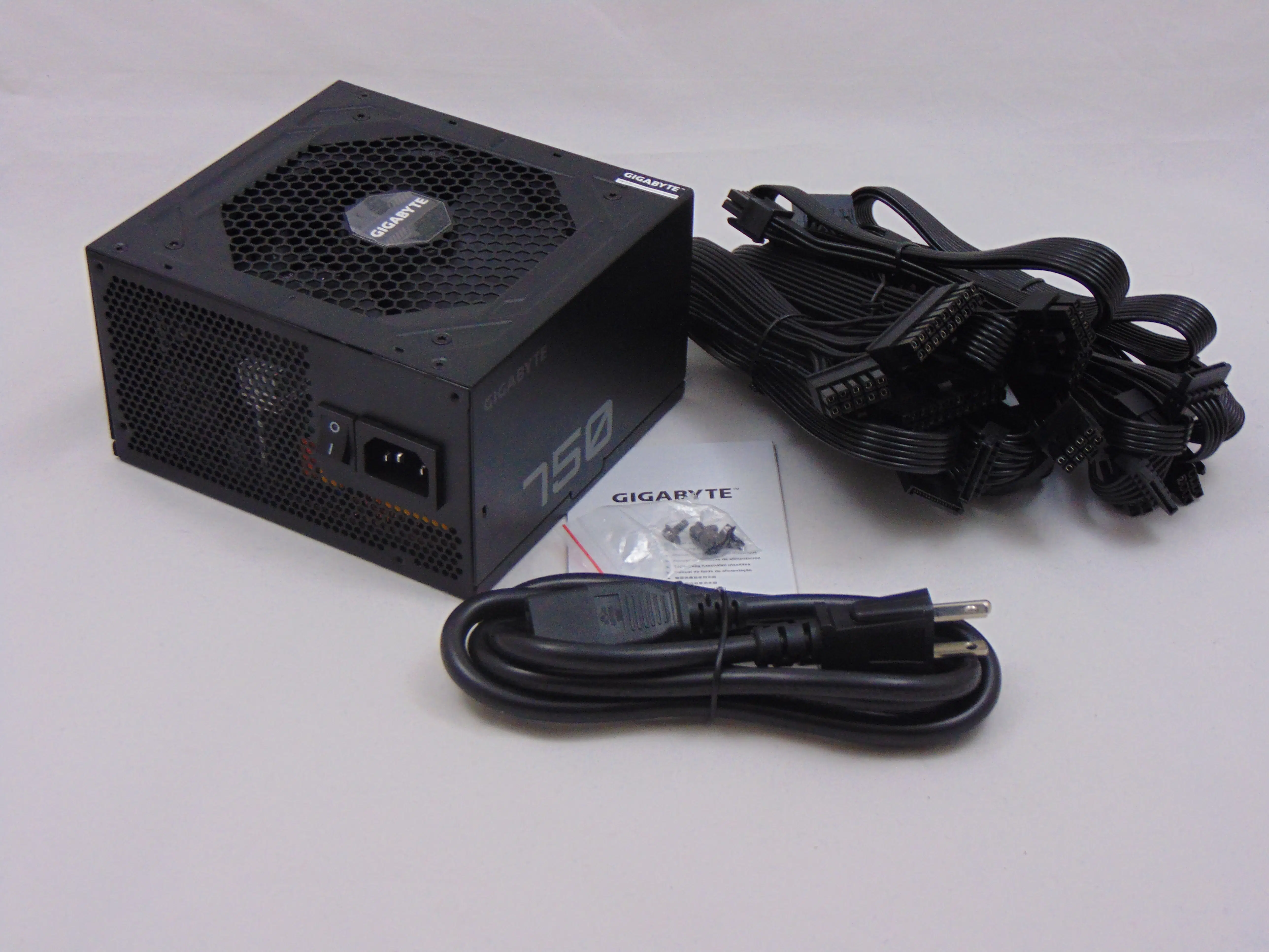 GIGABYTE P750GM 750W Power Supply Review - Page 2 of 7