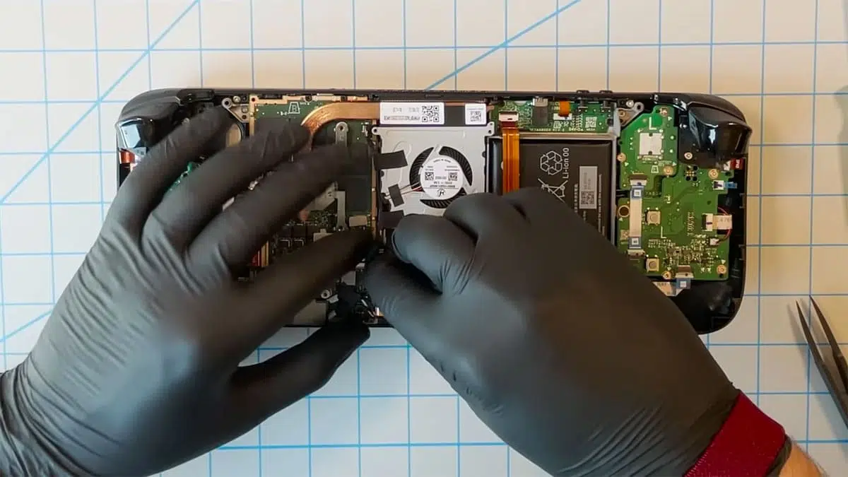 Valve Shares Inside Look at Steam Deck, Demonstrating How Its Thumb ...