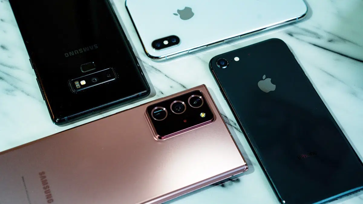 Samsung Copied the iPhone and Simply "Put a Bigger Screen around It ...