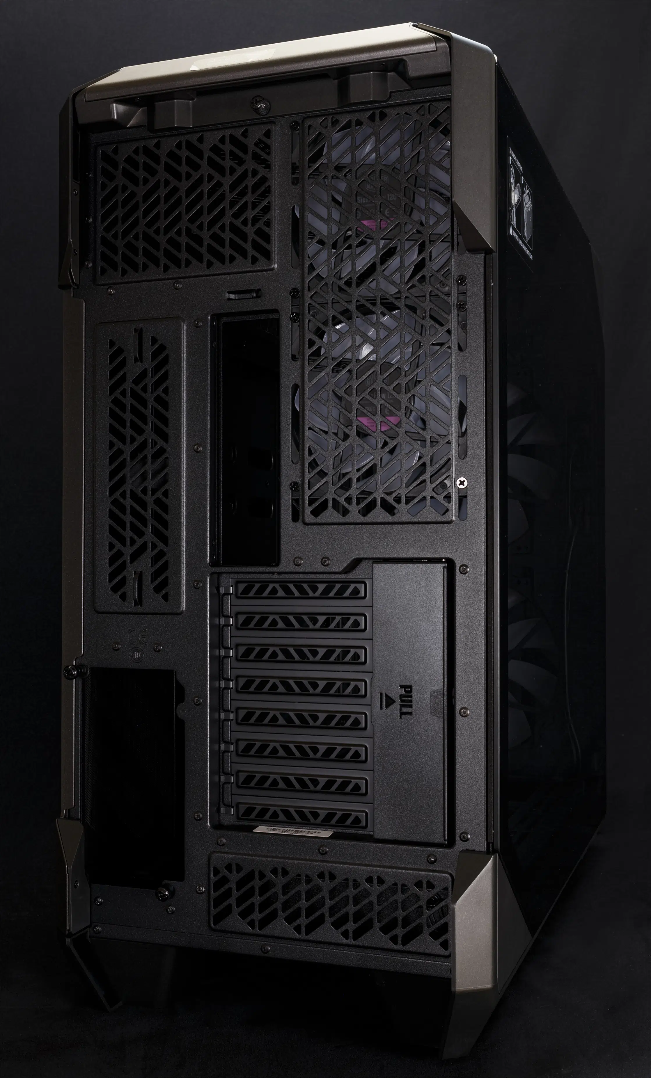 Cooler Master HAF 700 Black Case Review - Page 2 of 5