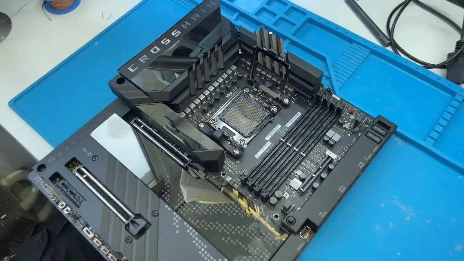 Users Have Shared Images of Burnt AMD 7800X3D and 7950X3D CPUs That ...